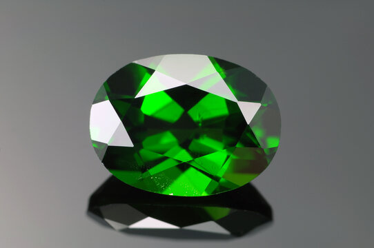 Natural Chrome Diopside Green GemStone ( Pachcha) Oval | Daraz.lk