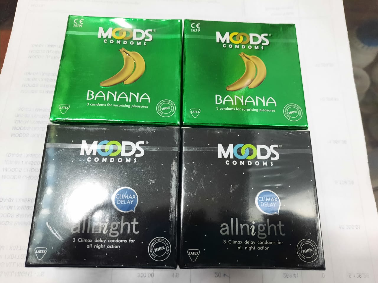 12 MOODS Flavorful Condoms - Strawberry/Banana/Choco & More (12-Pack ...