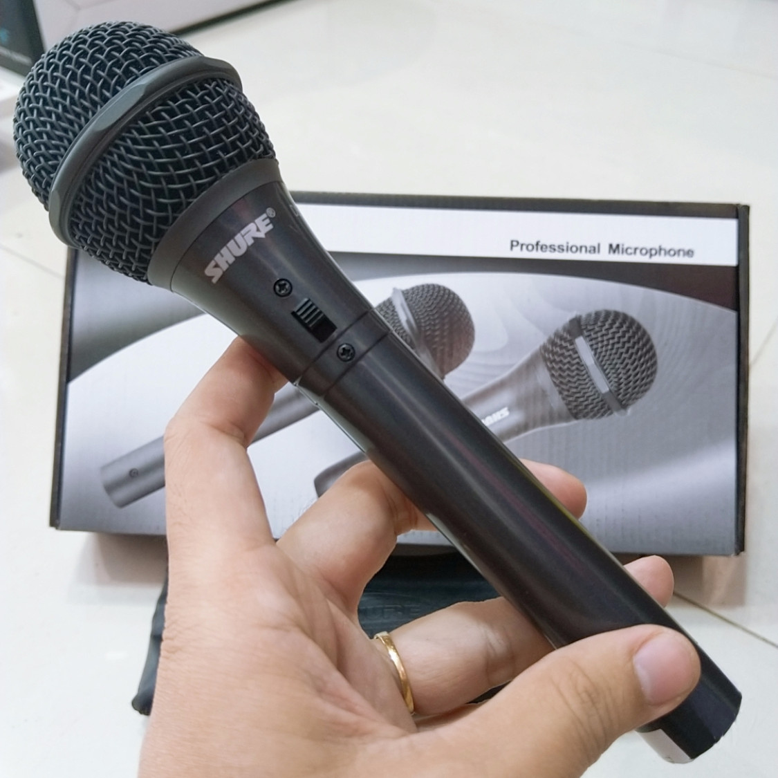 SHURE CH-939 PROFESSIONAL UNI-DIRECTIONAL DYNAMIC MICROPHONE | Daraz.lk