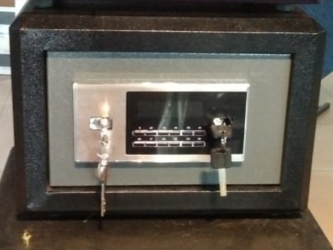 Room Safe Locker Digital Lock and 2 Keys Combination 48.5x43.5x34.5 cms ...