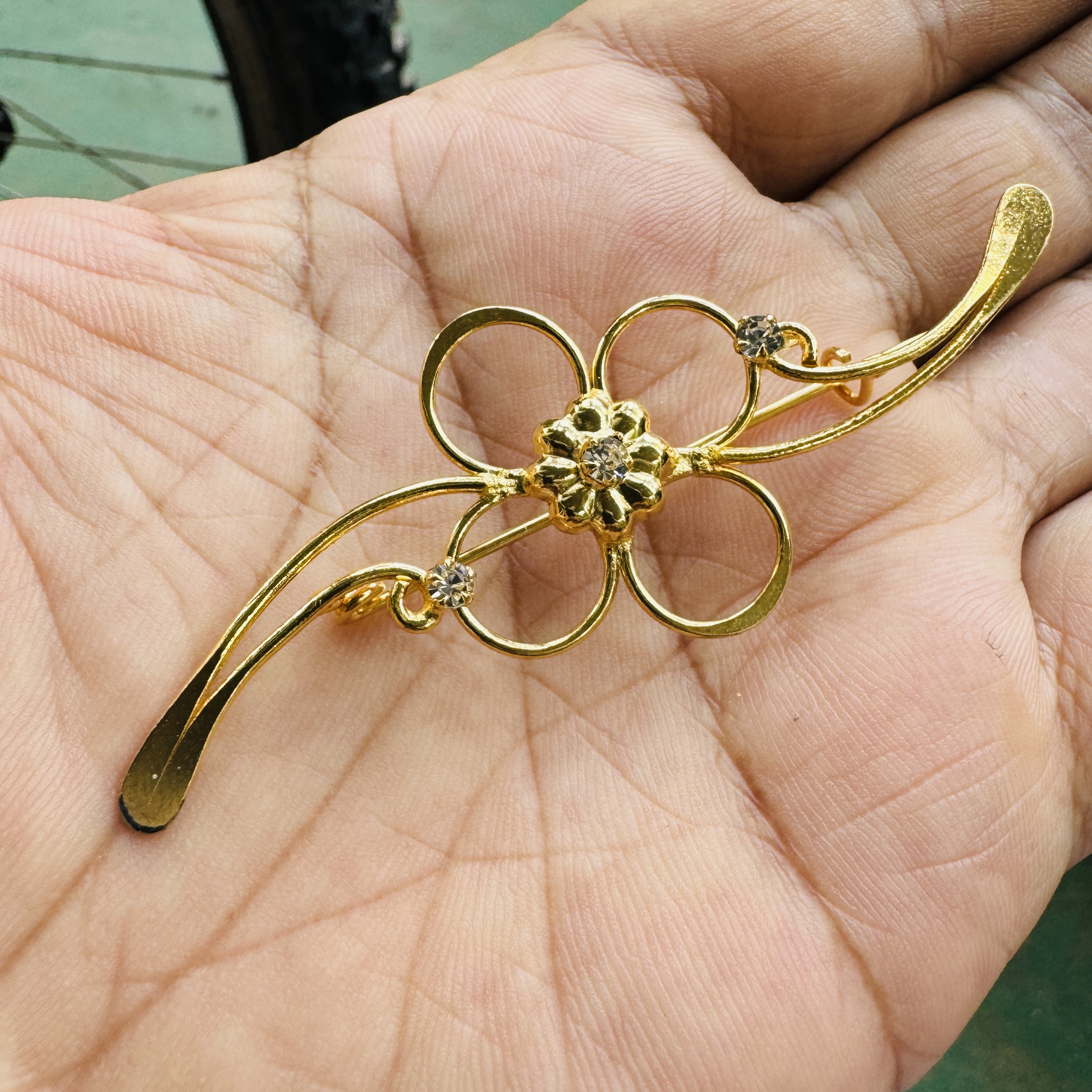 Gold plated Stylish Dark multi color flower Theme Kandiyan saree Brooch ...