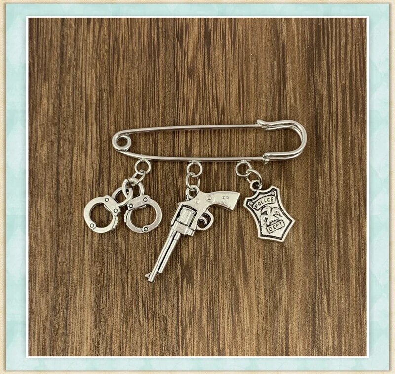 【The road to happiness Store】1 new special Kiel police pin, police ...